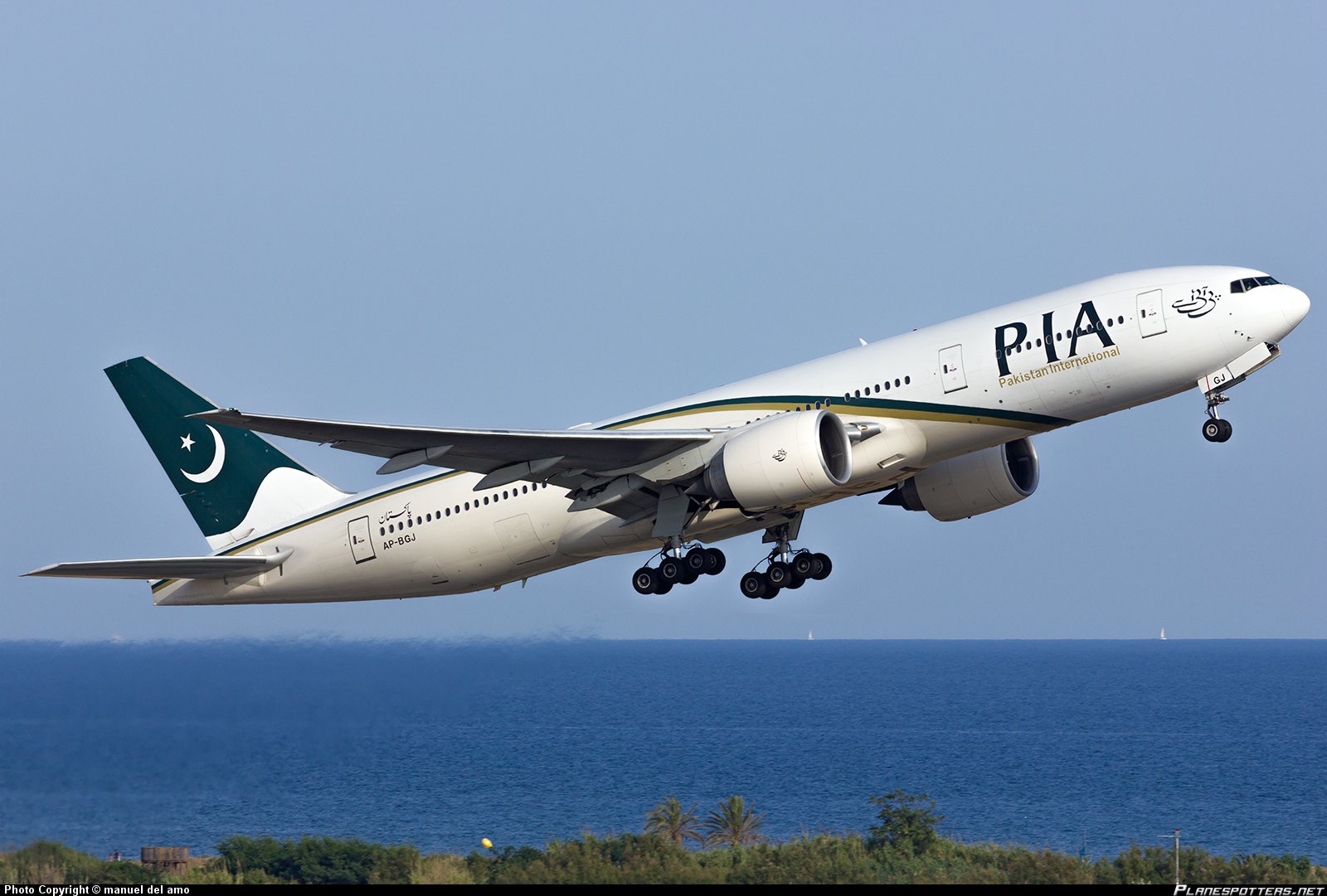 PIA Flight PK727 from Peshawar to Riyadh Faces Extensive 13-Hour Delay ...