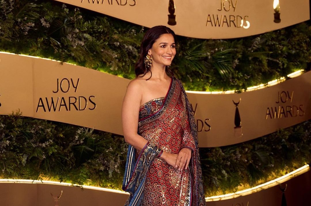 Watch: Alia Bhatt receives Honorary Entertainment Maker Award at Joy ...