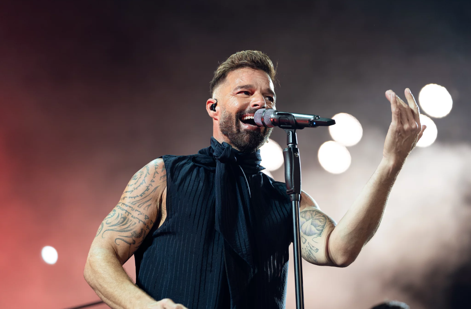Ricky Martin Set to Electrify Dubai with Live Performance - Social Kandura