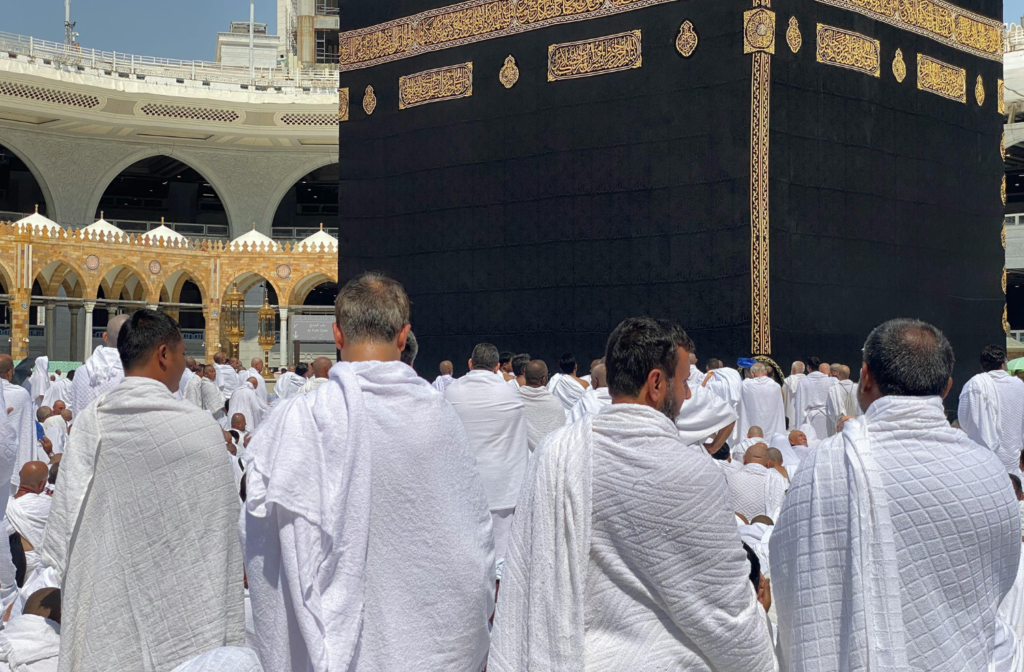 Thousands of UAE pilgrims reach Makkah for Hajj 2025 - Social Kandura