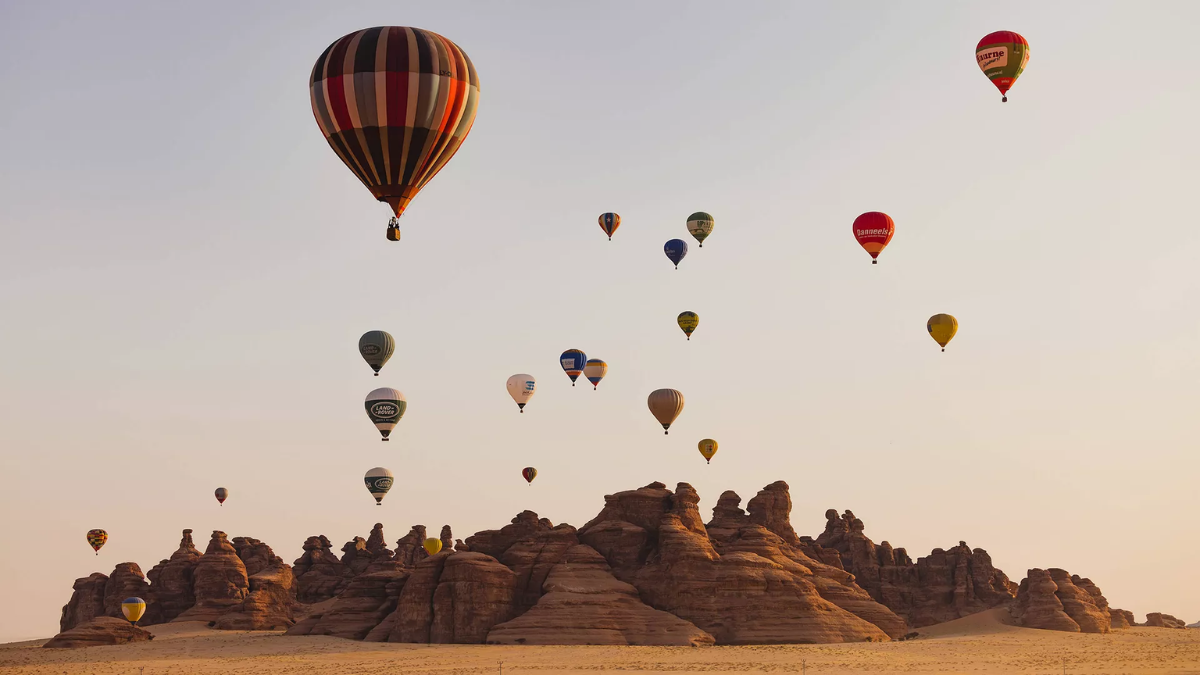AlUla Skies Festival 2026 Guide – Hot Air Balloons & Stargazing